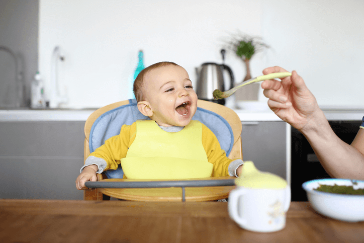 Est-ce qu'il a faim ? Lire les signes de bébé | Nestlé Baby&Me